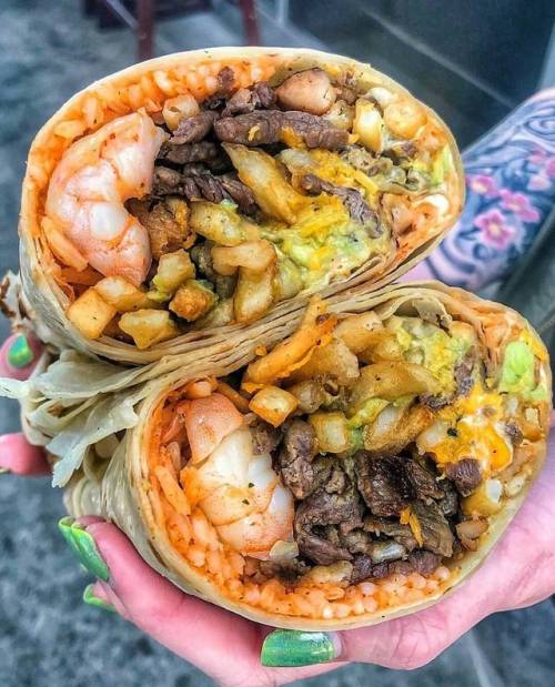 Steak And Shrimp Burrito Yummy 馃崟