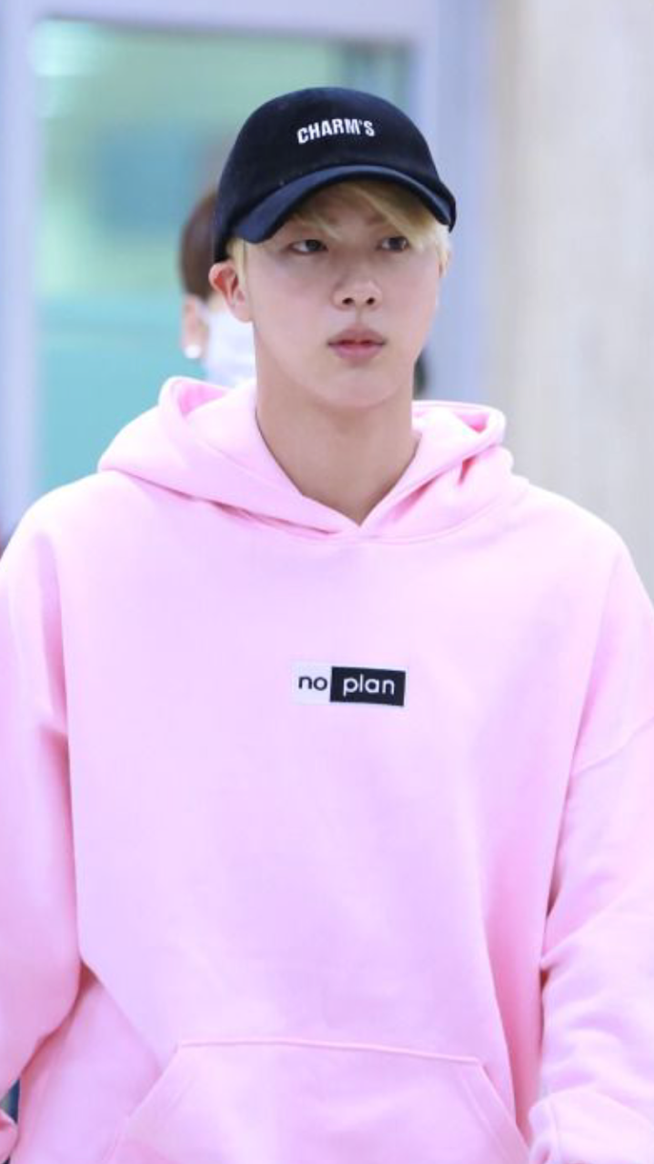 Bts Wallpapers — Jin Wearing Pink Wallpapers 💓💝🎀 Please