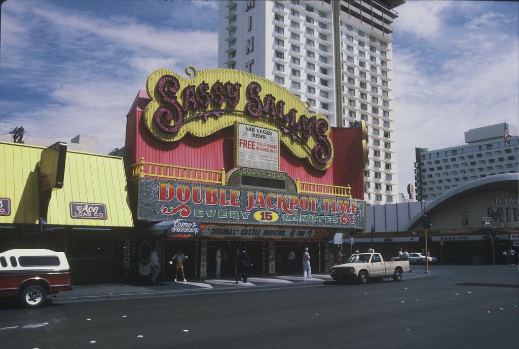 Vintage Las Vegas — Sassy Sallys Fremont Street Las Vegas 1985