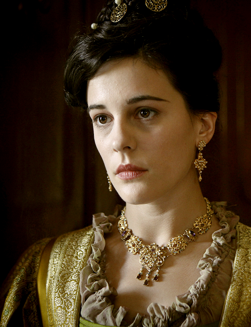 Talky Talky Bird Phoebe Fox Will Be Playing Lady Anne Neville In