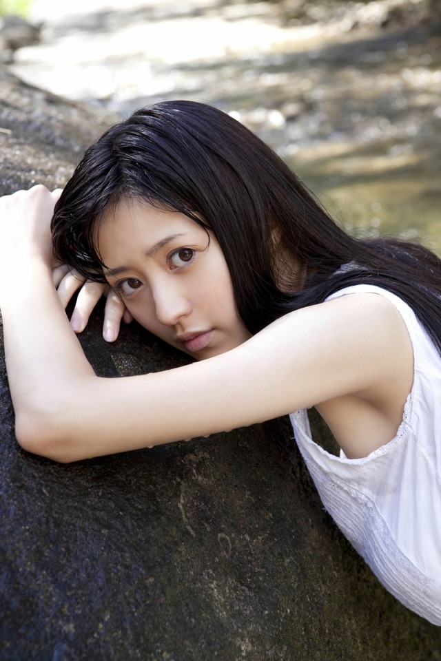 ♥ Aizawa Rina Go On Yellow — 「ys Web」vol 376 2nd Week Nov 2010