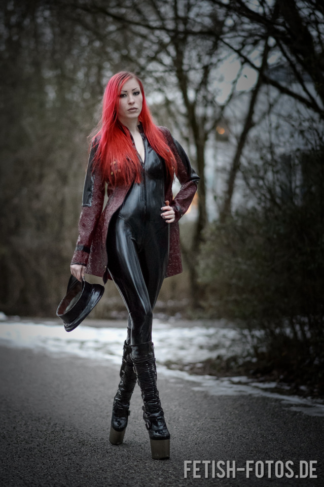 Lrcirl Latexrubber Clothing In Regular Life Latexcrazy