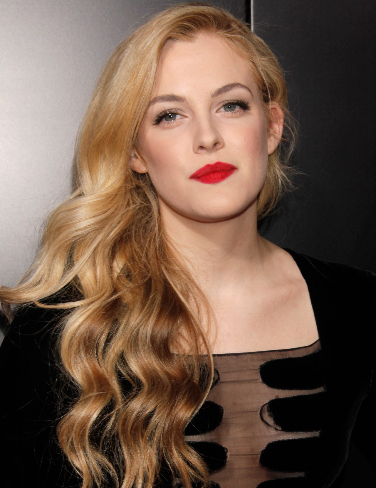 Riley Keough 2018 Hair Eyes Feet Legs Style Weight And No Make Up Photos Muzul